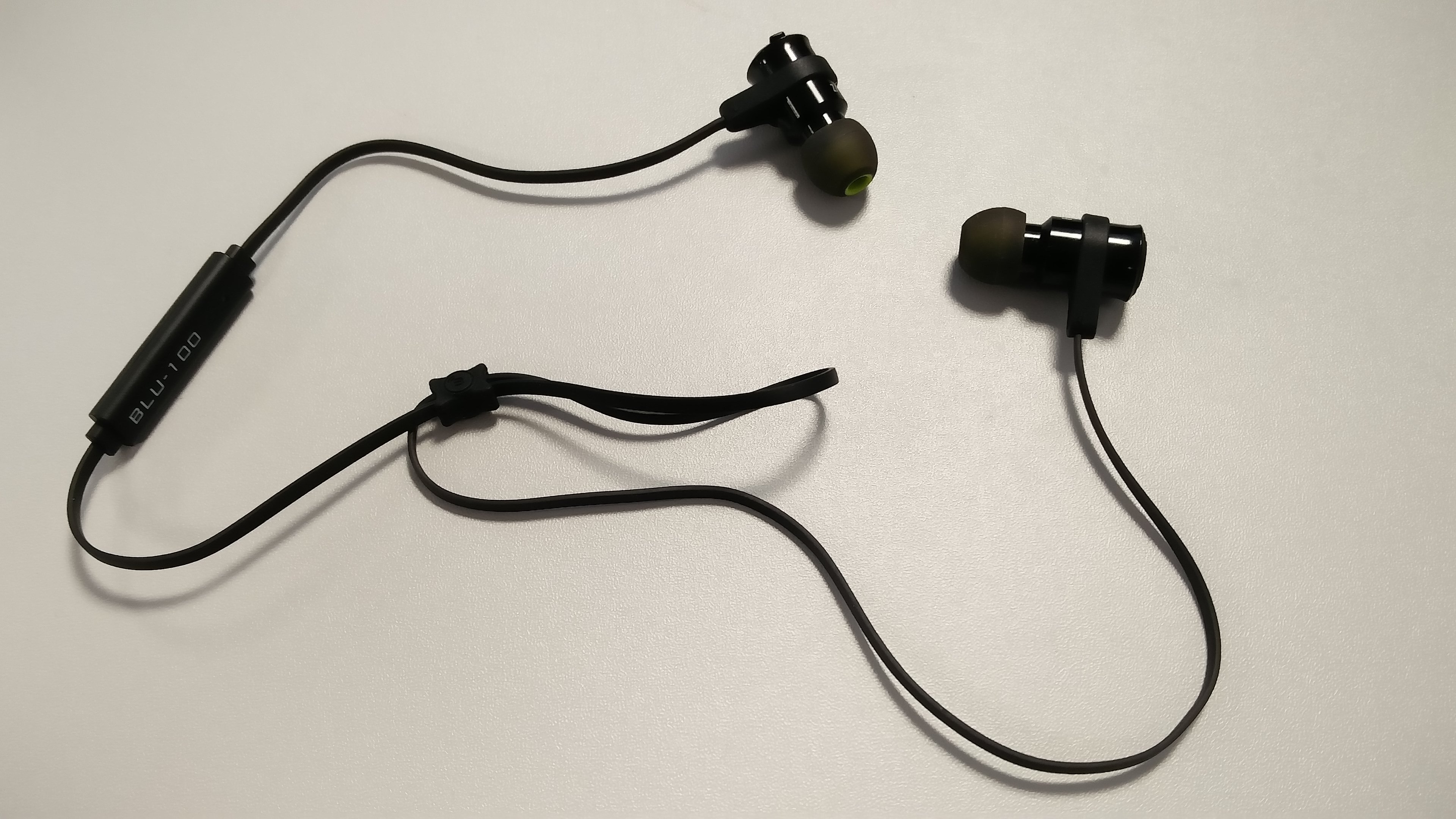 BLU-100 Bluetooth Earbuds - Review - Coolsmartphone